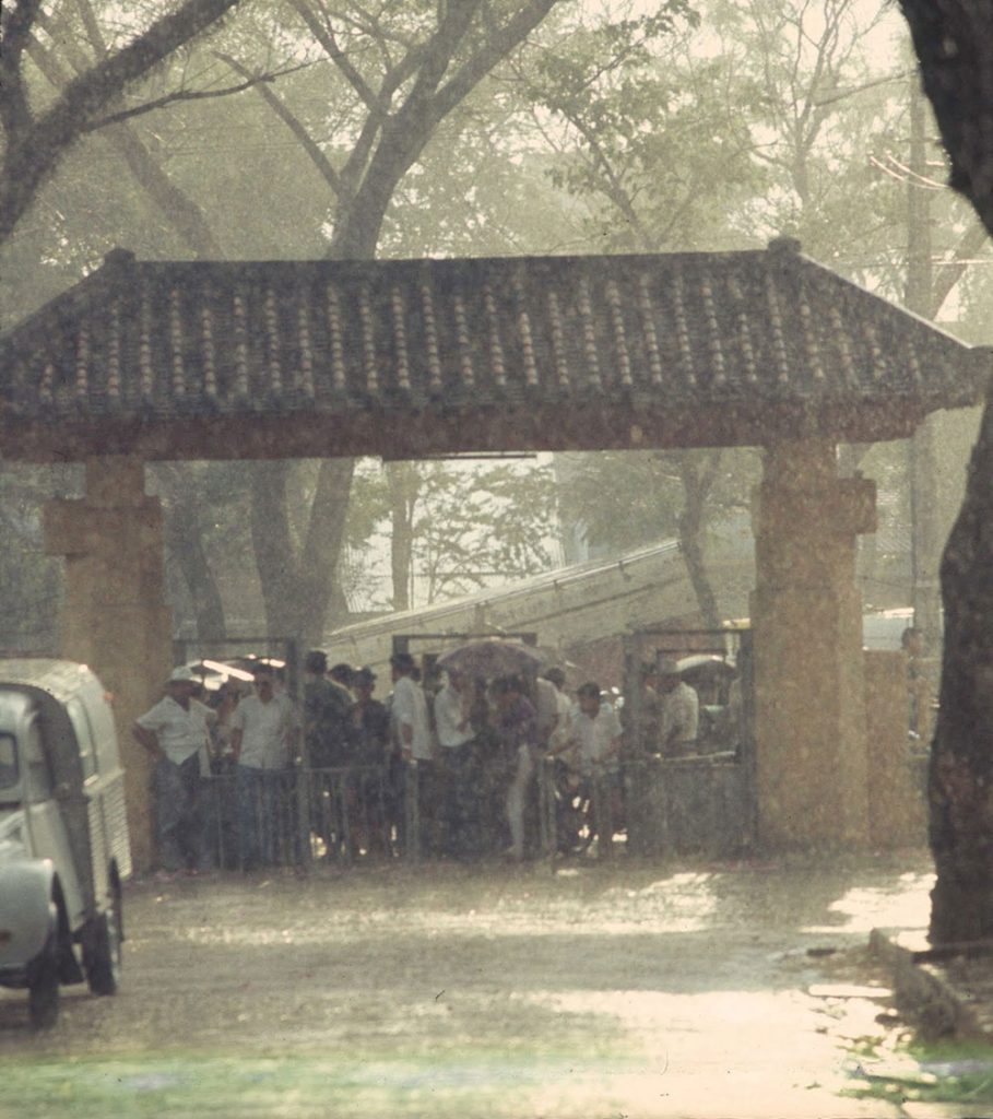 Sài Gòn tuyệt đẹp năm 1968-1969 qua 100 tấm ảnh của Brian Wickham