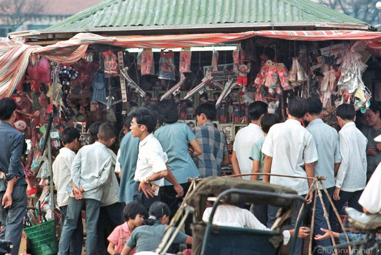 Sài Gòn tuyệt đẹp năm 1968-1969 qua 100 tấm ảnh của Brian Wickham
