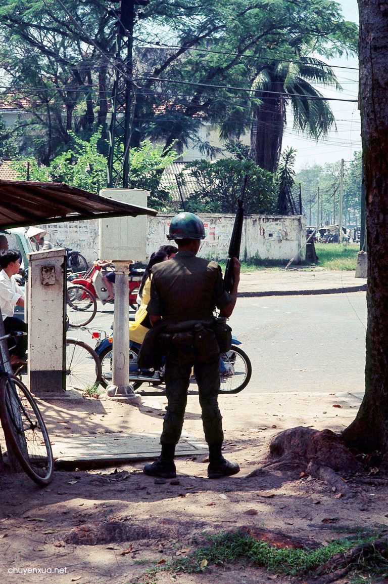 Sài Gòn tuyệt đẹp năm 1968-1969 qua 100 tấm ảnh của Brian Wickham